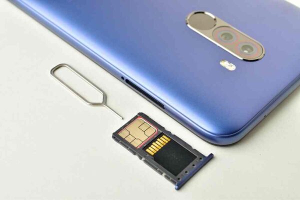 What Information Is Lost When Switching SIM Cards Iphone Android what-information-is-lost-when-switching-sim-cards-iphone-android